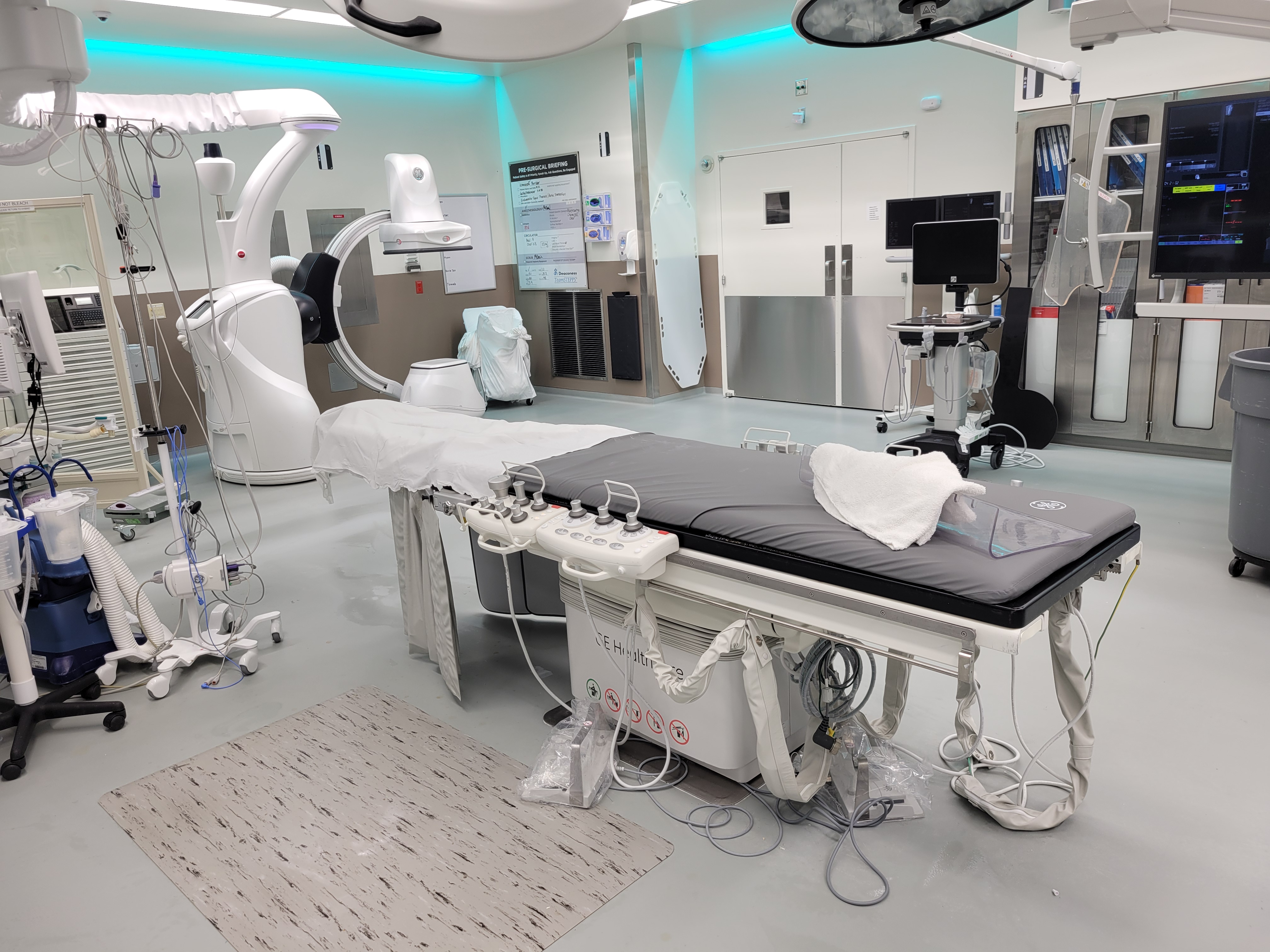 GE Discovery IGS 740 Cath & Angio [A-021603]